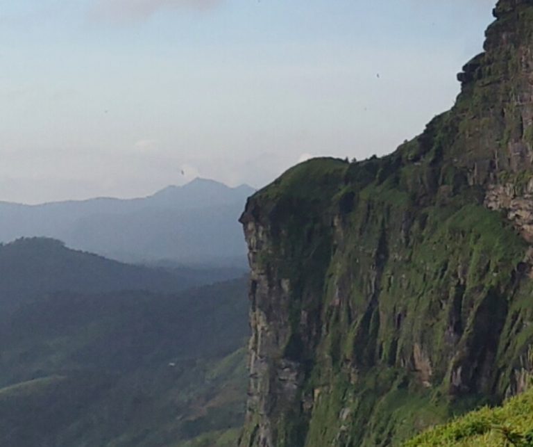 Rani Jhari Edge Point: Trek Your Way Up For Spellbinding Views!